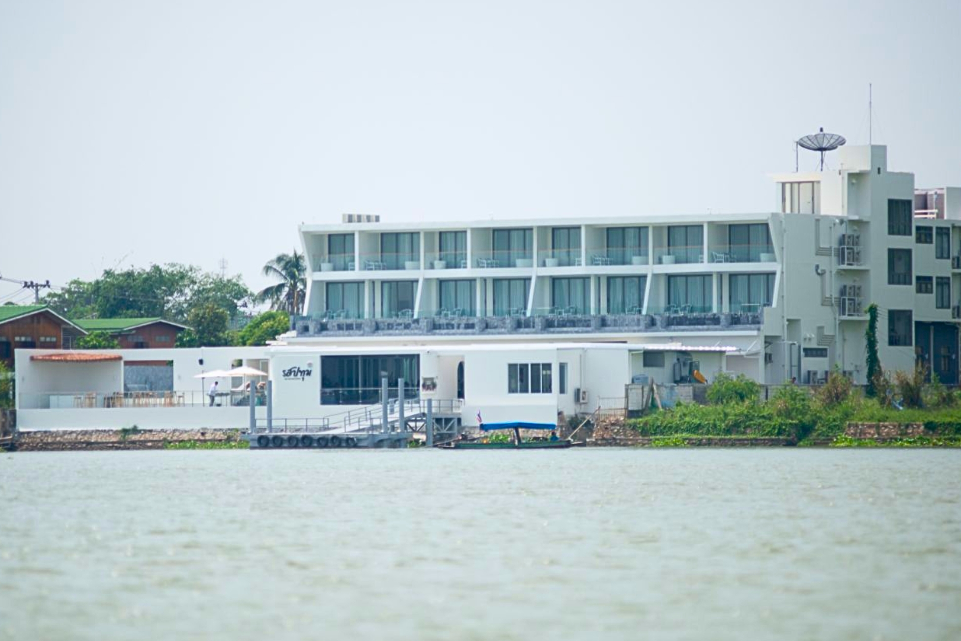 River View Pathum Hotel & Residence